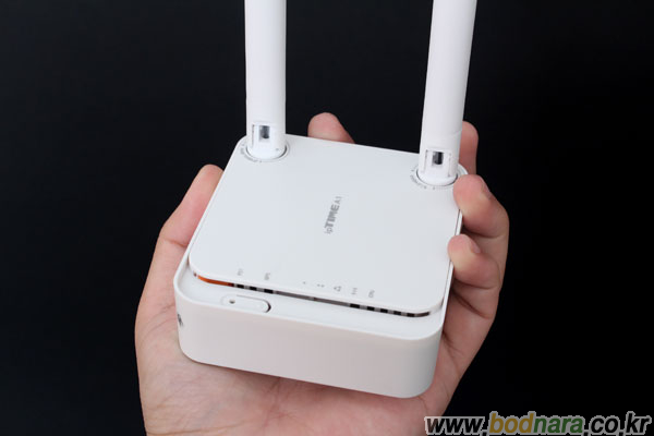 한손으로도 잡을수 있는 컴팩트한 공유기, ipTIME A1 : 다나와 DPG는 내맘을 디피지