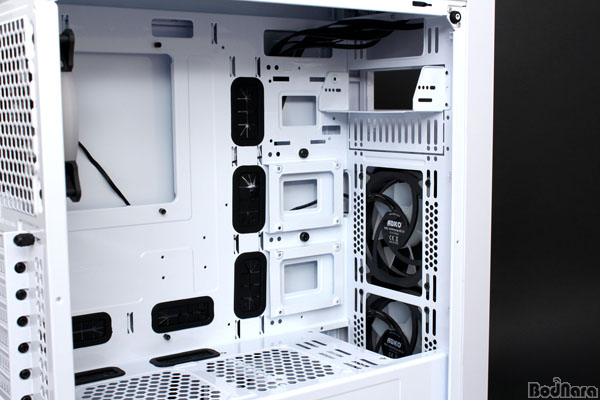 [프리뷰]튜닝과 쿨링 두 마리 토끼 잡는 케이스, 앱코 수트마스터 330S 강화유리 HALO 화이트:: 보드나라