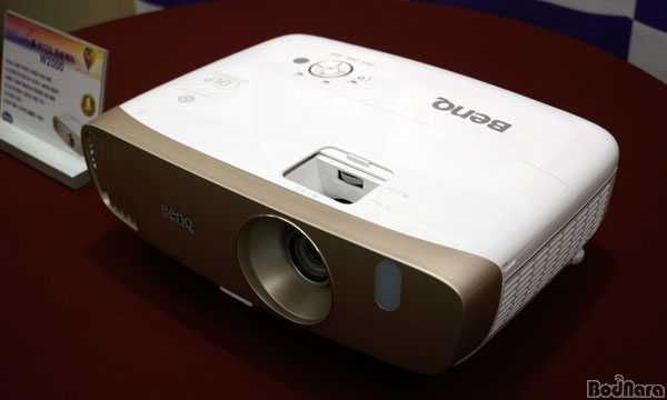 Rec. 709 표준으로 3LCD보다 뛰어난 컬러 구현, 벤큐 W2000 홈 프로젝터 국내 발표:: 보드나라
