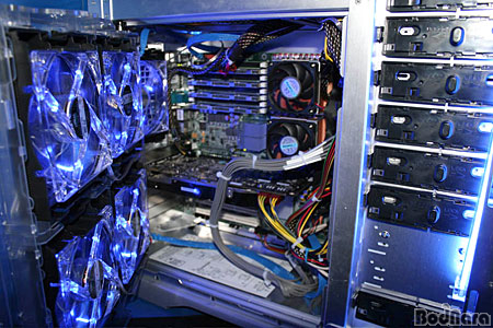 인텔, AMD 대응 8코어 V8 시스템 공개:: 보드나라