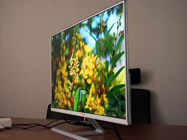 [리뷰]화이트 컬러로 만나는 유디아 모니터, 제이씨현 UDEA LOOK 320 ADS 유케어:: 보드나라