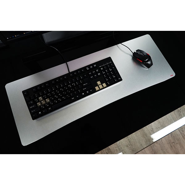 MEG, 알루미늄 장패드 SKIDRIVER T1 DESK PAD 출시:: 보드나라