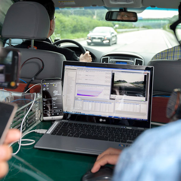 SK텔레콤-LG전자, LTE 차량통신기술 LTE V2X 공동 개발:: 보드나라