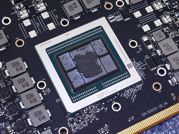 AMD 라데온 VII의 GPU와 HBM 쿨링 위해 고성능 서멀 패드 사용:: 보드나라