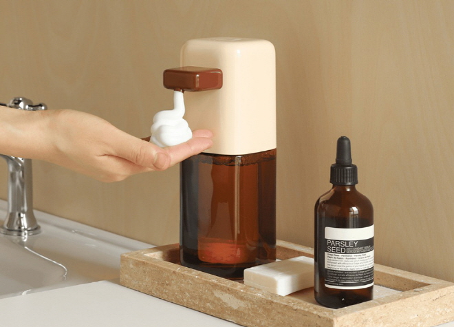 아이노비아, 감성소품 셀렉트샵 'ormi(오르미)' 자동 손세정기 디스펜서 '클린덕' V2 런칭 - Kollo