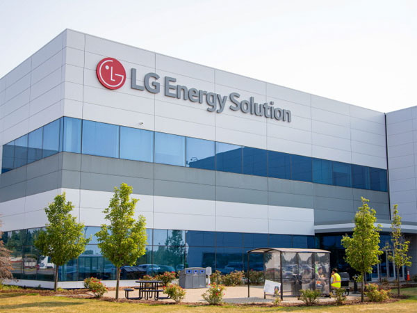 LG에너지솔루션, 미국에서 ESS용 LFP 배터리 대규모 양산 돌입:: 보드나라