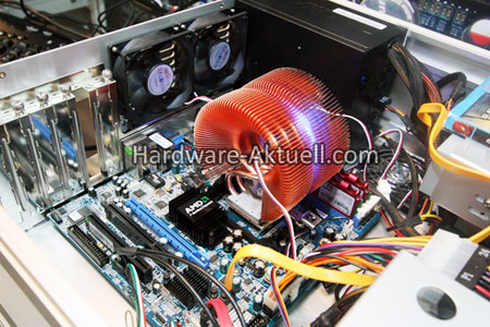 AMD 트리플 코어 페넘 8600과 780G 구성 시스템 데모 공개:: 보드나라